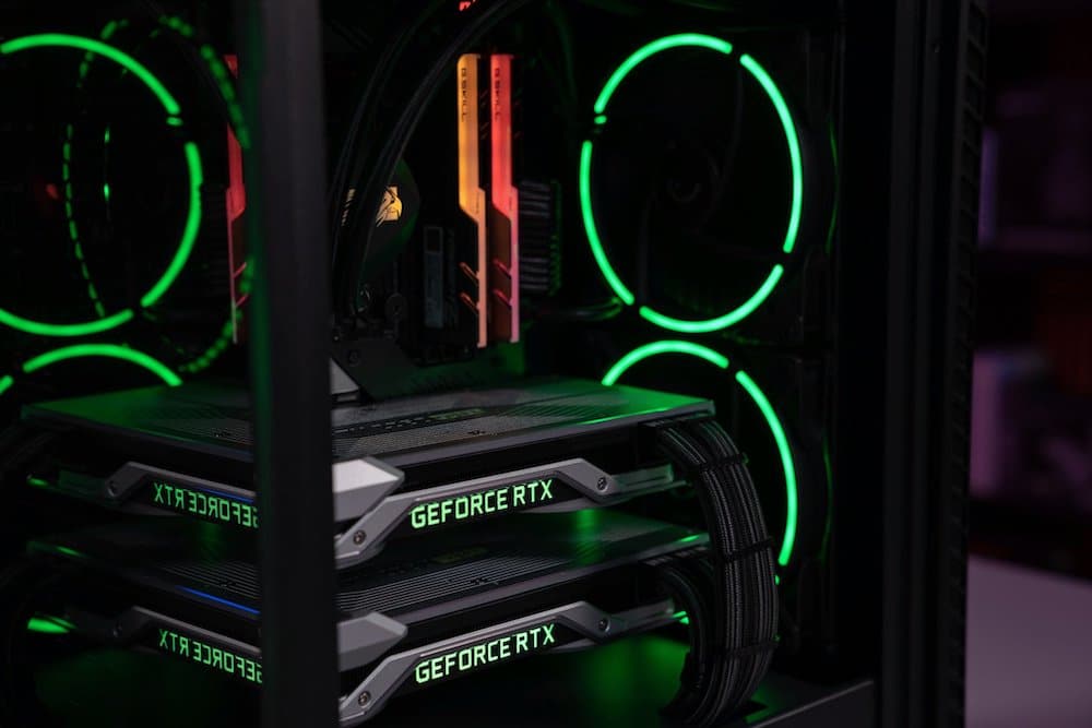 Best triple monitor setup in 2025 and how to set up 3 monitors | WePC